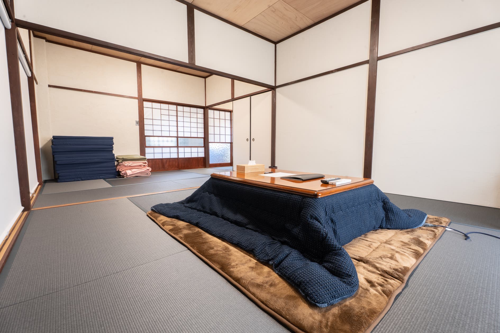 栃木県矢板市/廃墟感のある倉庫、オシャレなカフェスペース、大広間の和室でジャンルに沿ったレンタル撮影スペース！の写真1