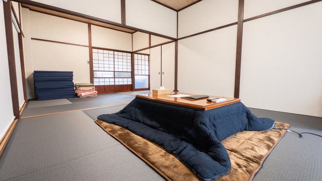 栃木県矢板市/廃墟感のある倉庫、オシャレなカフェスペース、大広間の和室でジャンルに沿ったレンタル撮影スペース!の写真1