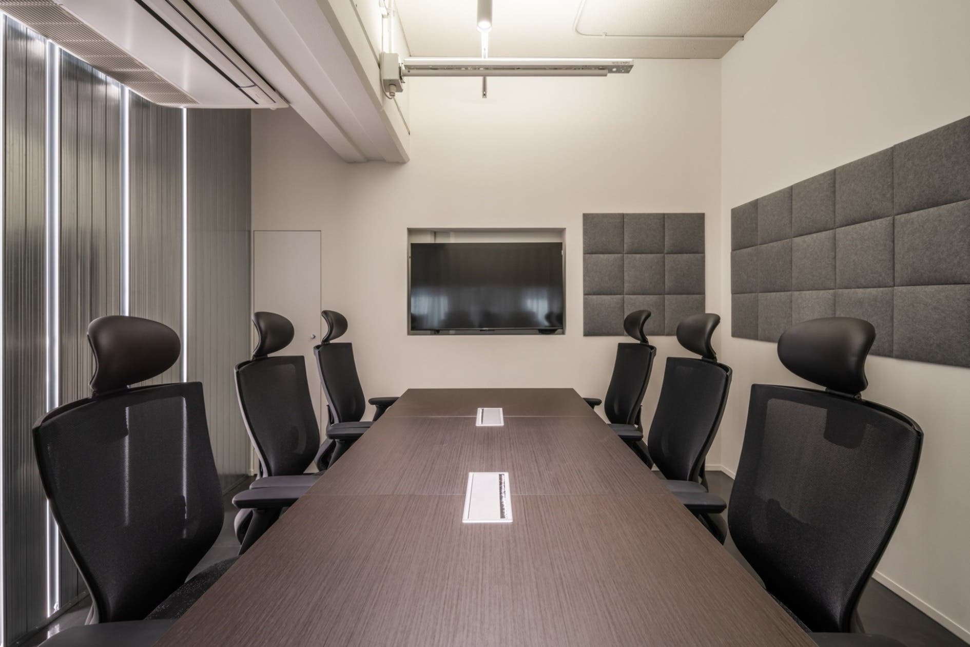 【BRIDGEX workplace】モニター付き！6名ミーティングルームBの写真4