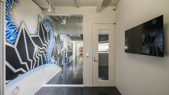 【BRIDGEX workplace】モニター付き!配信も可能なミーティングルームDの写真9