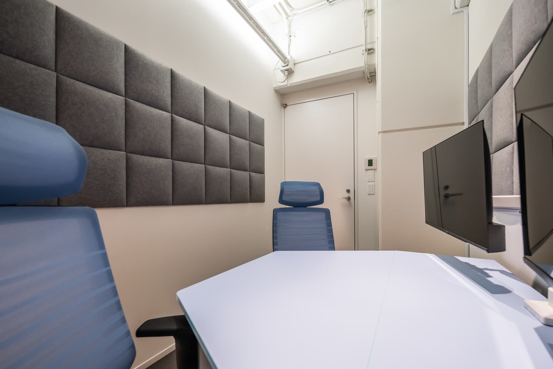 【BRIDGEX workplace】モニター付き！配信も可能なミーティングルームDの写真4