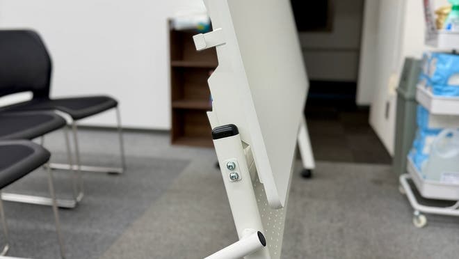 【NEW OPEN!】セミナー・研修に最適!モニター・司会台・ホワイトボード付き/~27名 Room Aの写真3