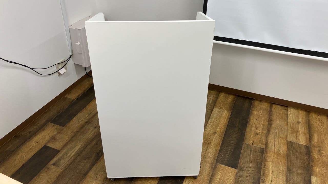 Room2 最大60席 |Wi-Fi|TVモニター|プロジェクター|ホワイトボード|演台|無料【高崎駅徒歩7分 販売利用OK】の写真9