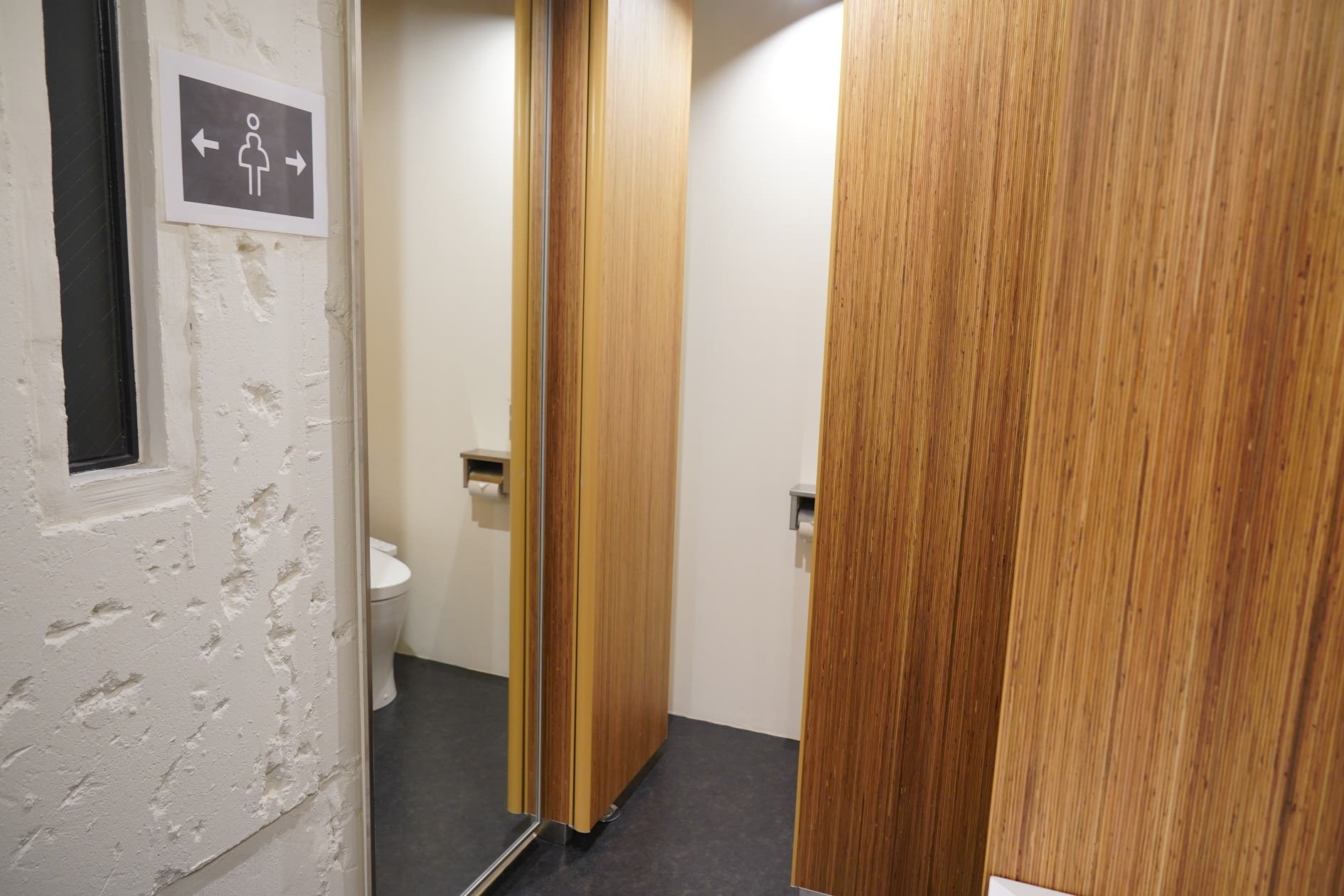 【BRIDGEX workplace】モニター付き！4名ミーティングルームCの写真8