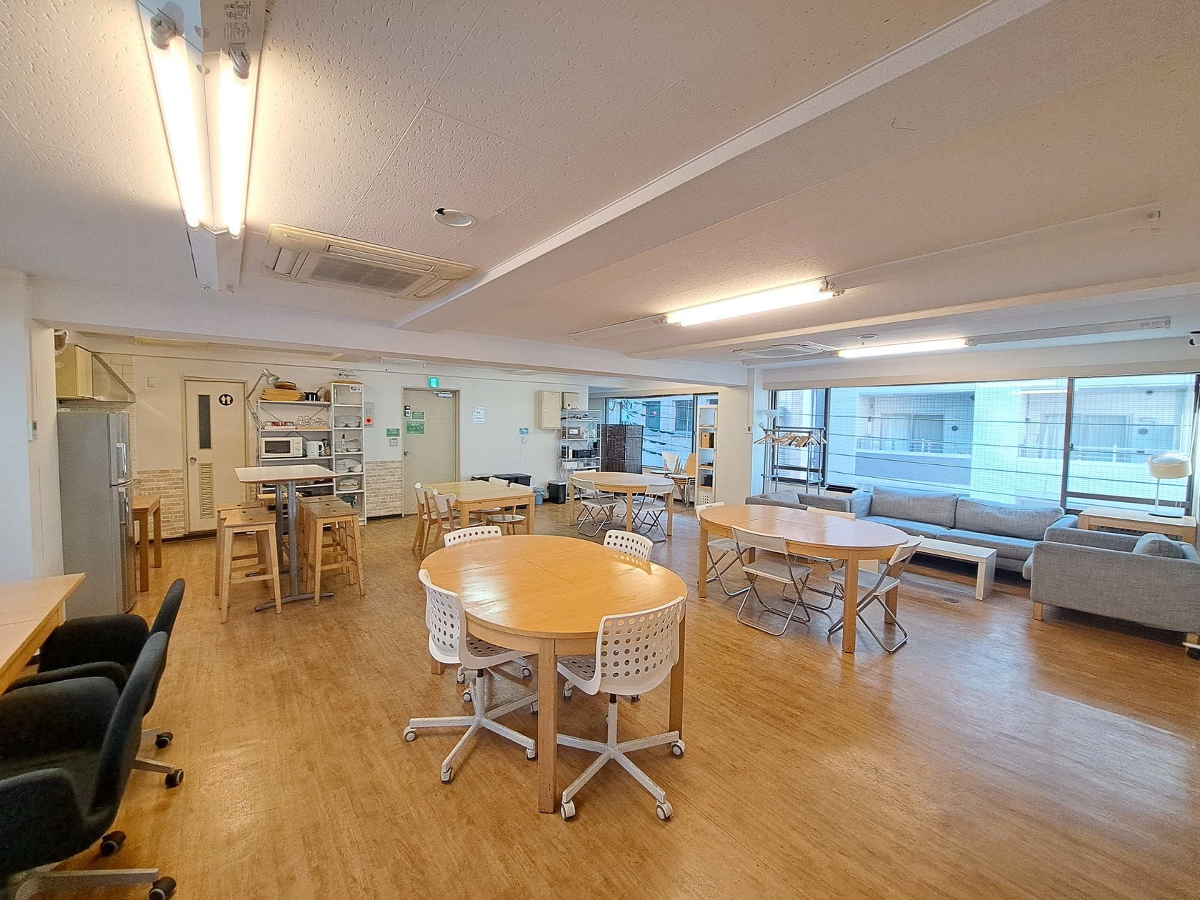 【秋葉原6分】最大50名・81㎡/40名着席可能/キッチン付/パーティー・イベント・撮影に！GARAGE AKIHABARAの写真4