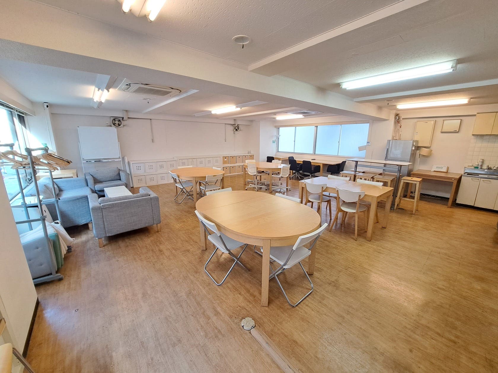 【秋葉原6分】最大50名・81㎡/40名着席可能/キッチン付/パーティー・イベント・撮影に！GARAGE AKIHABARAの写真2