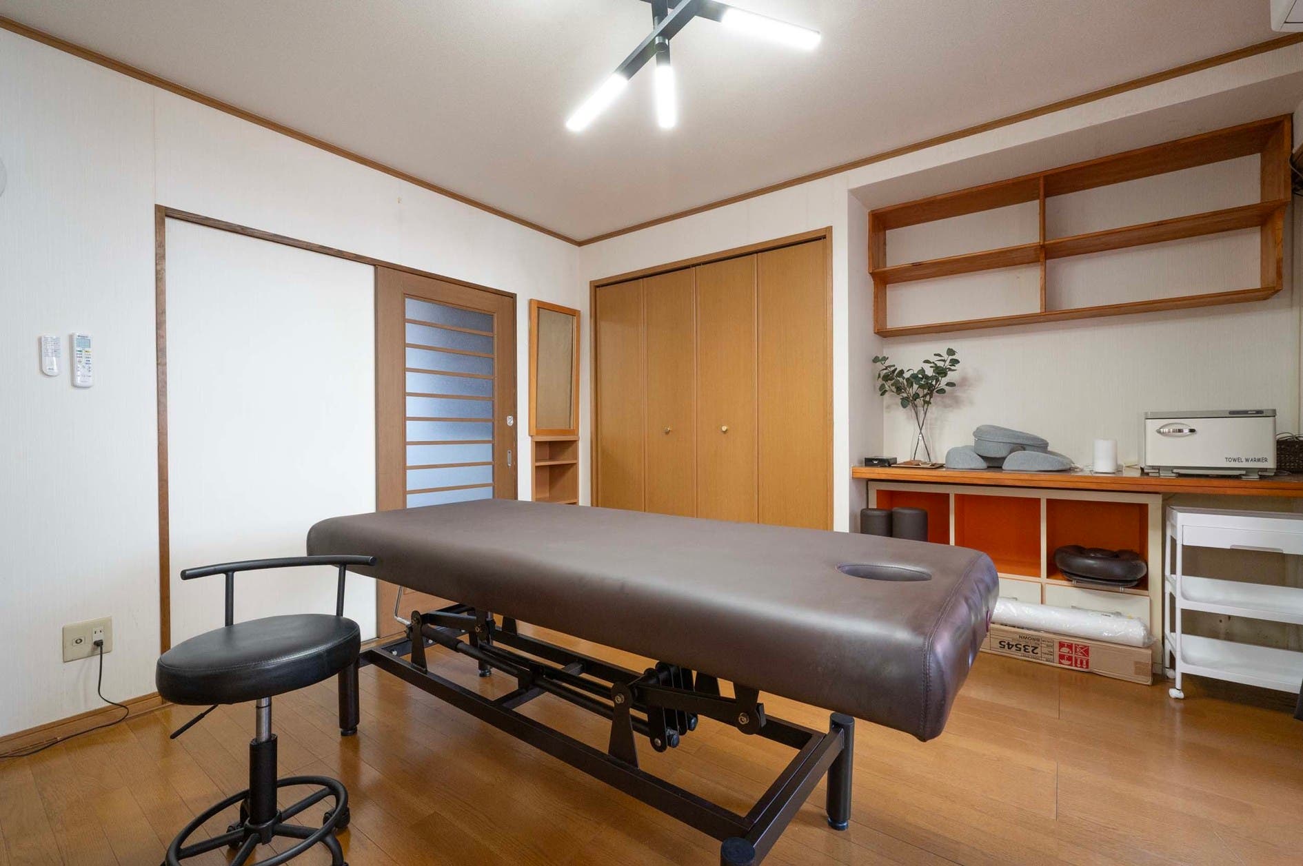 ✨OPEN SALE✨桜木町駅南1A出口から徒歩1分｜隠れ家個室レンタルサロン| 【見学無料・要事前連絡】4F階段の写真4