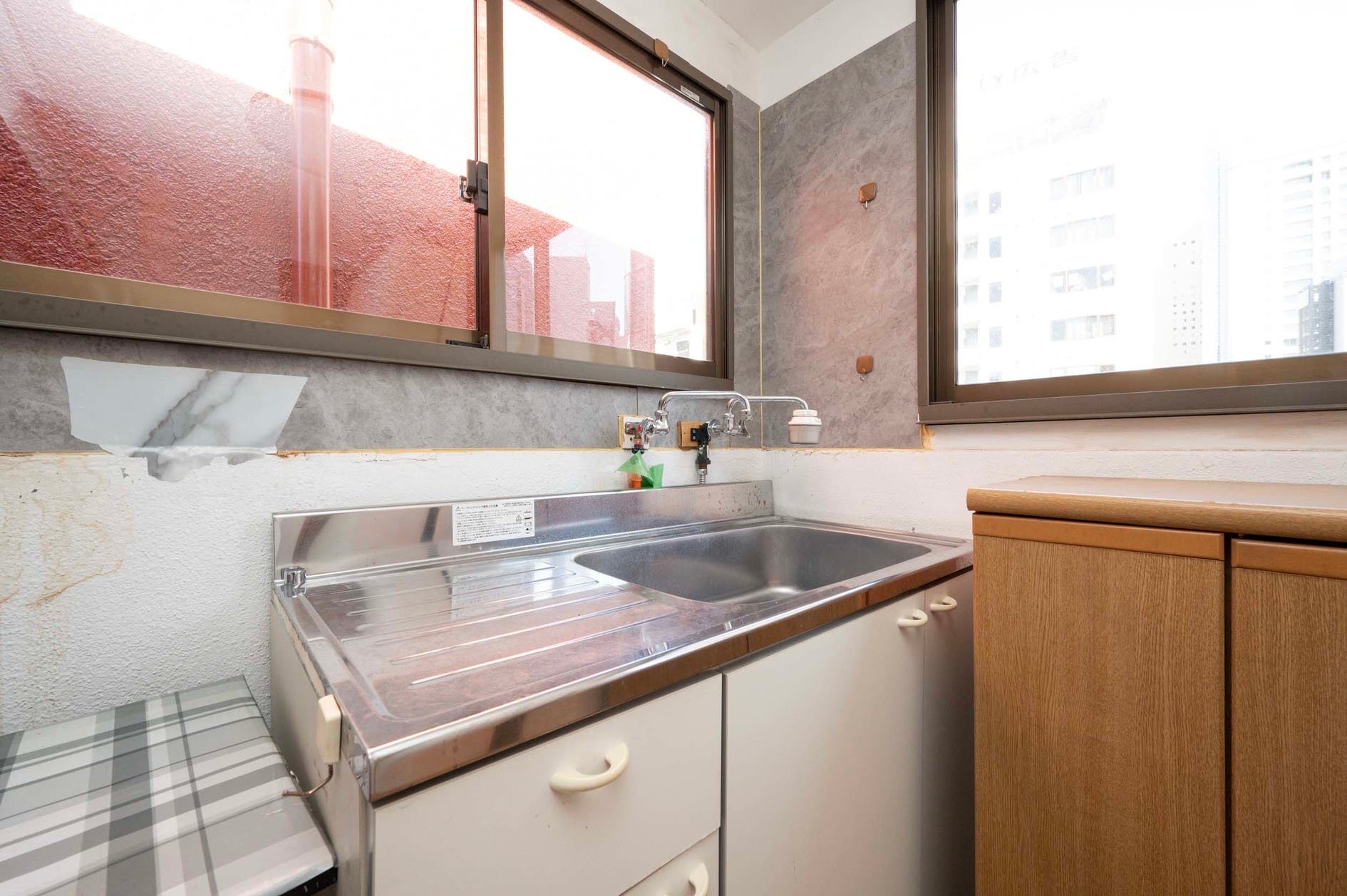 ✨OPEN SALE✨桜木町駅南1A出口から徒歩1分｜隠れ家個室レンタルサロン| 【見学無料・要事前連絡】4F階段の写真9