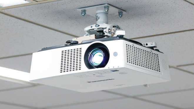 新宿駅A1出口直結 | 7日前までキャンセル無料【セミナールーム4 / アビタス】スタッフ常駐・相談会や展示会等幅広い用途に対応の写真3