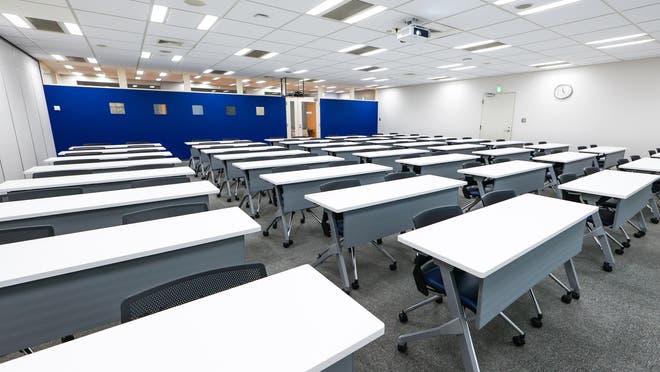 新宿駅A1出口直結 | 7日前までキャンセル無料【セミナールーム4 / アビタス】スタッフ常駐・相談会や展示会等幅広い用途に対応の写真2