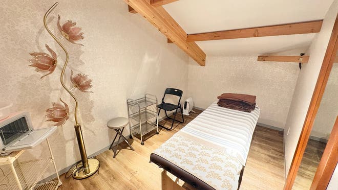 【エステルームA】岩倉市|コンビニ30秒✨完全個室のレンタルサロン/ヒートマット・スチーマー/映え撮影✤Wi-Fi有の写真1