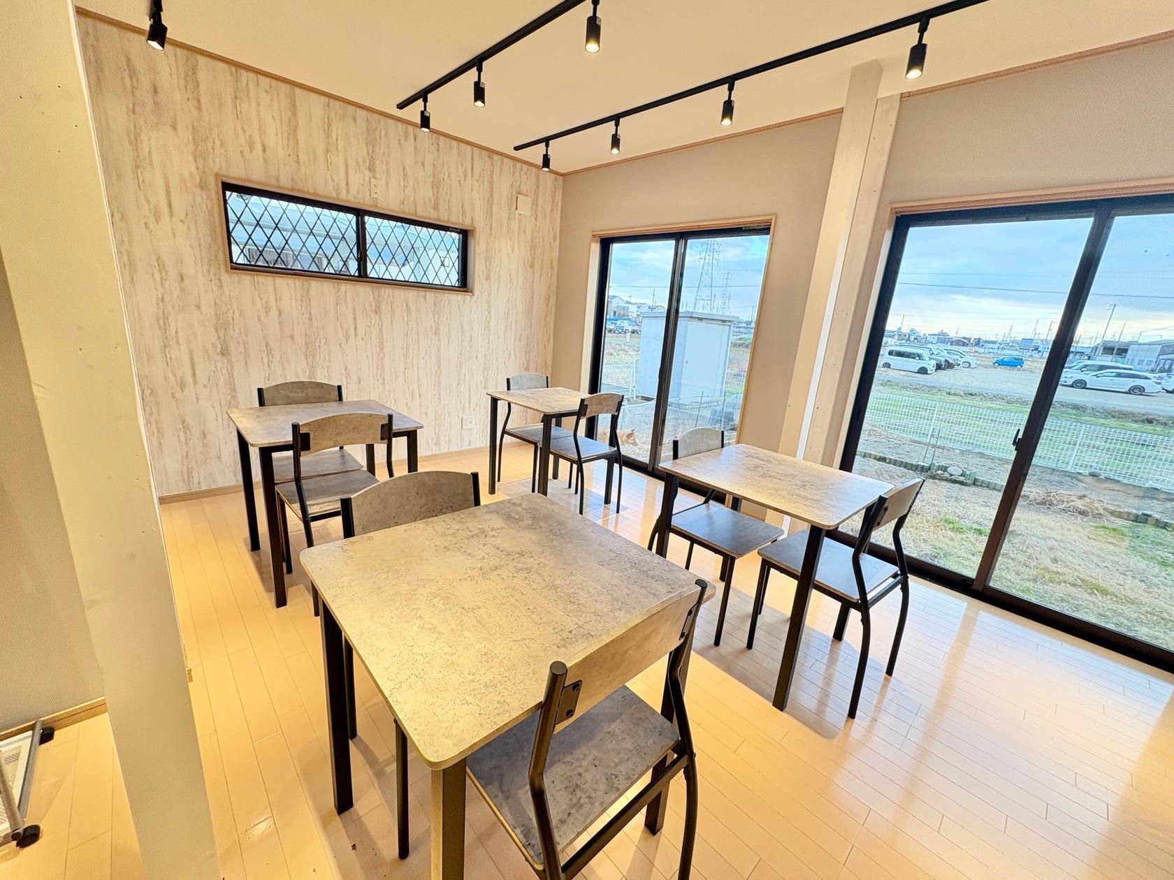 【コワーキングスペース】岩倉／駐車場あり🛜Wi-Fi完備｜キッチン付きオープンスペース｜テレワーク・会議・作業に最適の写真3