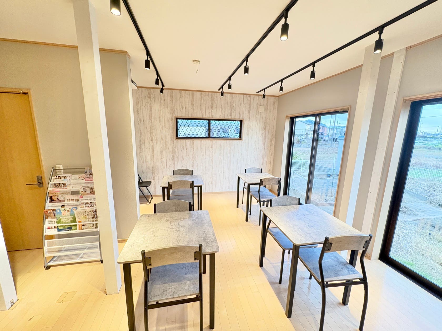 【コワーキングスペース】岩倉／駐車場あり🛜Wi-Fi完備｜キッチン付きオープンスペース｜テレワーク・会議・作業に最適の写真1