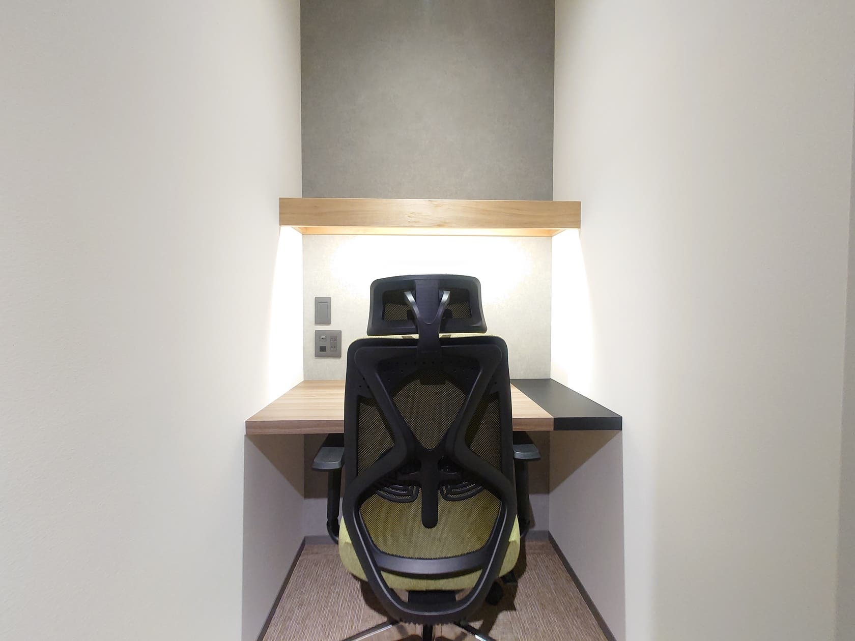 【¥2,200/1h！新横浜駅】個室ドロップイン(No.B110)の写真1