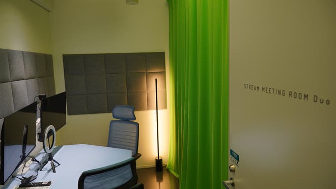 【BRIDGEX workplace】モニター付き!配信も可能なミーティングルームDの写真2