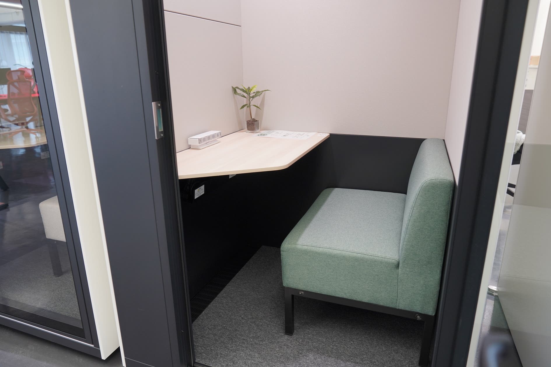 【BRIDGEX workplace】フォンブースBの写真4