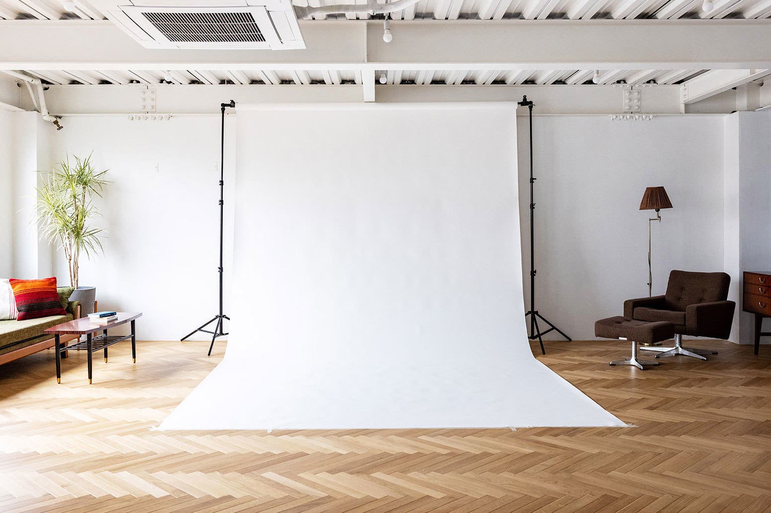【学芸大学・祐天寺】1時間より使用可能な自然光豊かなハウススタジオ。厳選された家具も多数の写真7