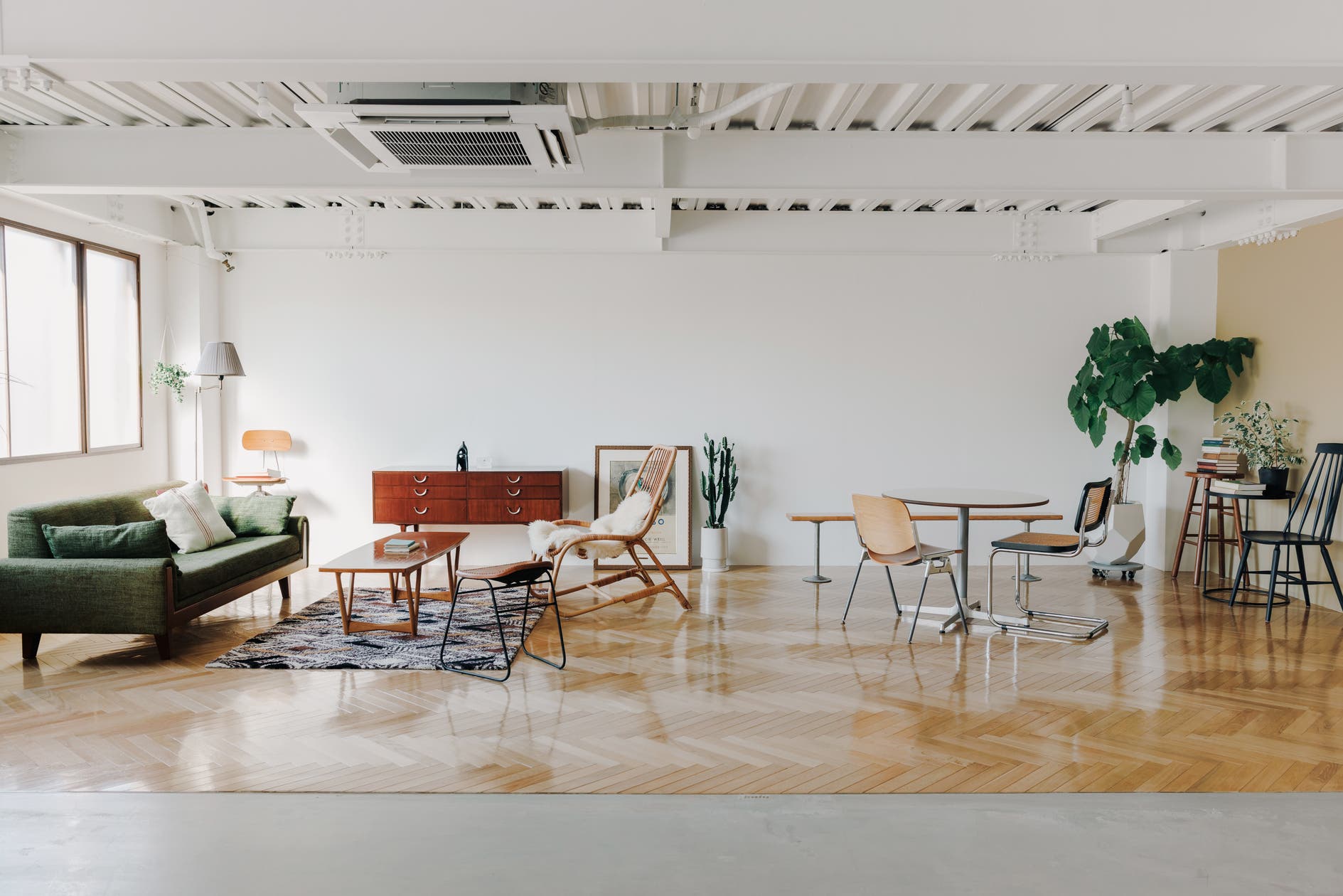 【学芸大学・祐天寺】1時間より使用可能な自然光豊かなハウススタジオ。厳選された家具も多数の写真2