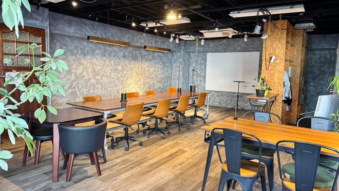 Wi-Fi・プロジェクター完備|少人数会議・面接に最適な会議室の写真1