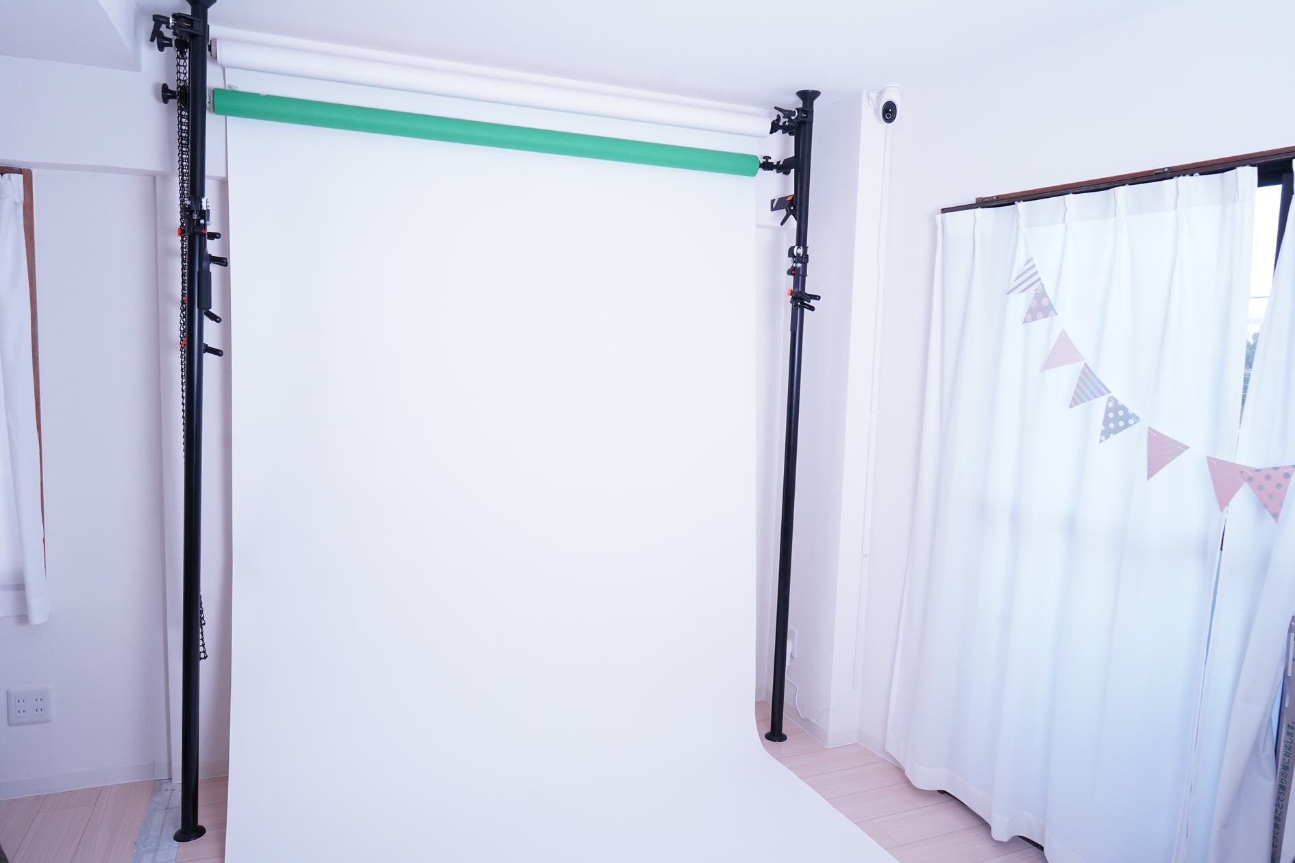 【大曽根駅徒歩2分】グレー塗り壁風+ピンクアーチ背景、白ホリ背景紙、クロマキー合成グリーンバック、子ども撮影に人気の写真2