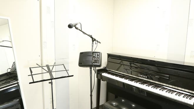 四谷三丁目駅徒歩1分🚃アビテックス🎼40Dr、ハイタイプ防音室 Dスタジオ アンプ付スピーカー🔈マイク🎤1セット無料💕の写真1