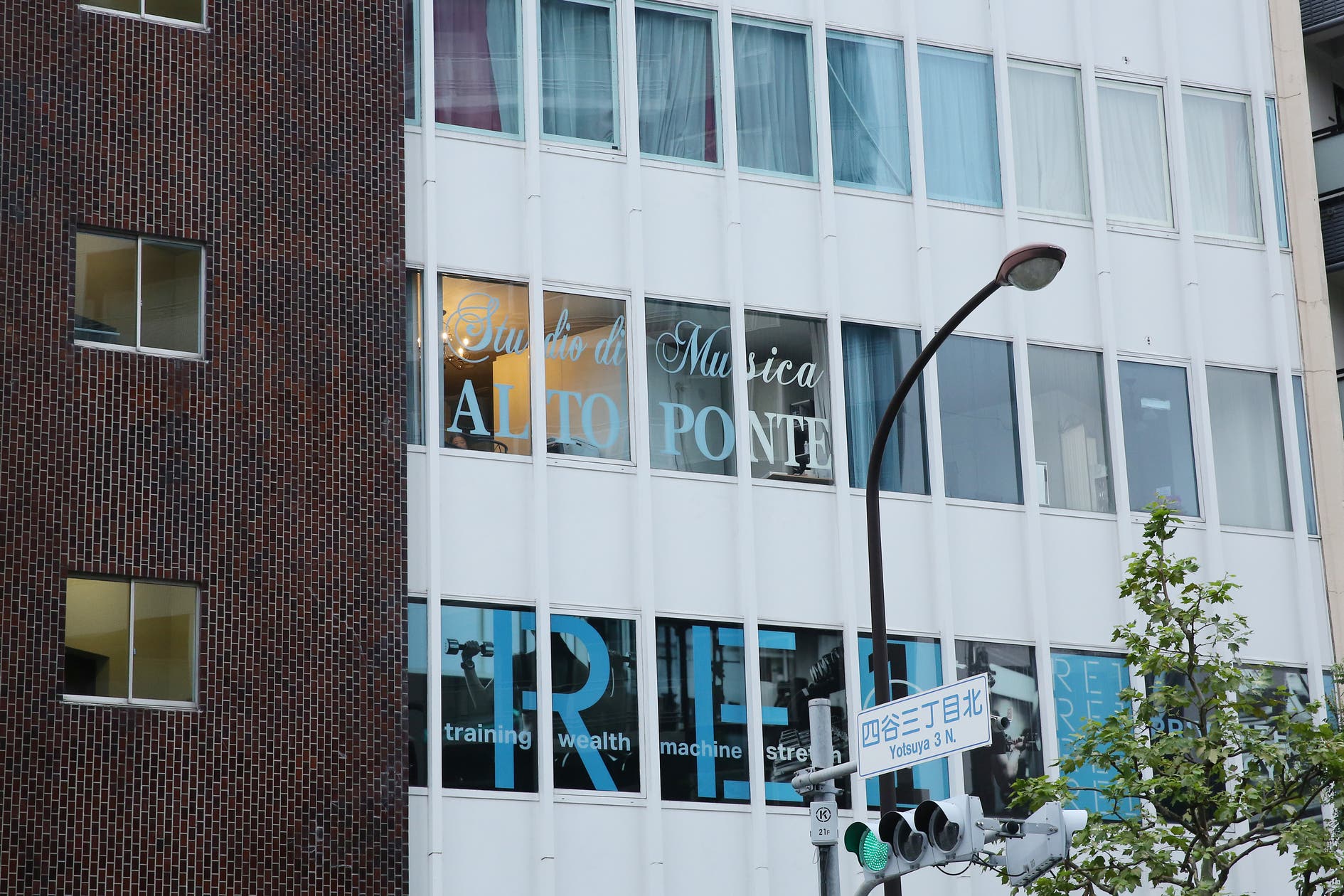 四谷三丁目駅徒歩１分🚃アビテックス🎼40Dr、ハイタイプ防音室 Aスタジオ　アンプ付スピーカー🔈マイク🎤1セット無料💕の写真4