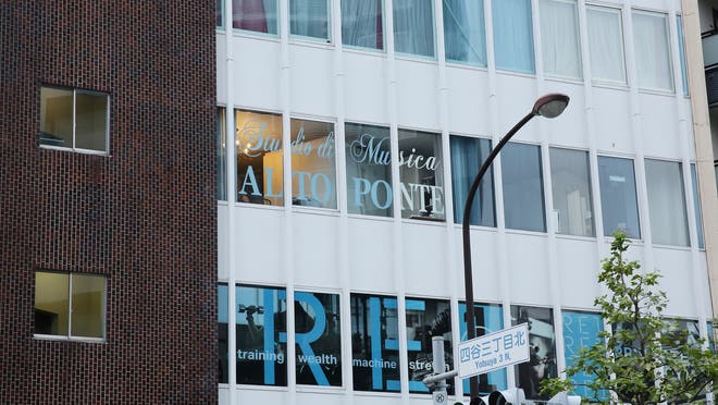 四谷三丁目駅徒歩1分🚃アビテックス🎼40Dr、ハイタイプ防音室 Aスタジオ アンプ付スピーカー🔈マイク🎤1セット無料💕の写真4