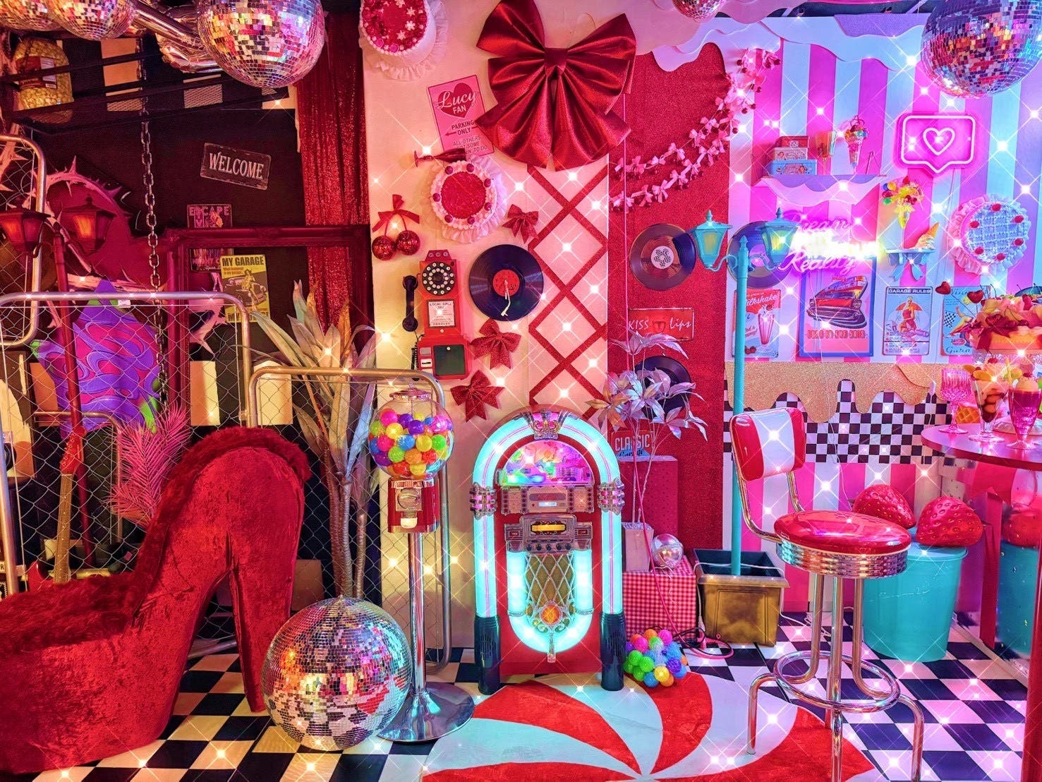 アメリカンダイナーとチャイナ撮影ならここ！王子駅徒歩8分のキャラモード系列4号店！の写真2