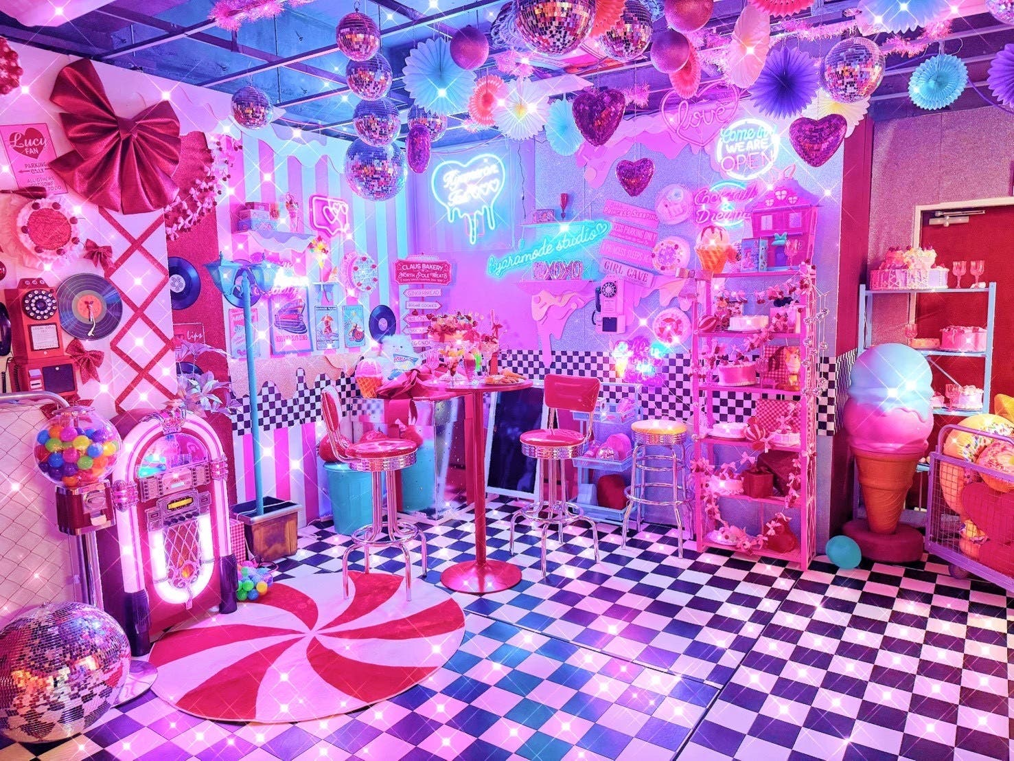 アメリカンダイナーとチャイナ撮影ならここ！王子駅徒歩8分のキャラモード系列4号店！の写真16