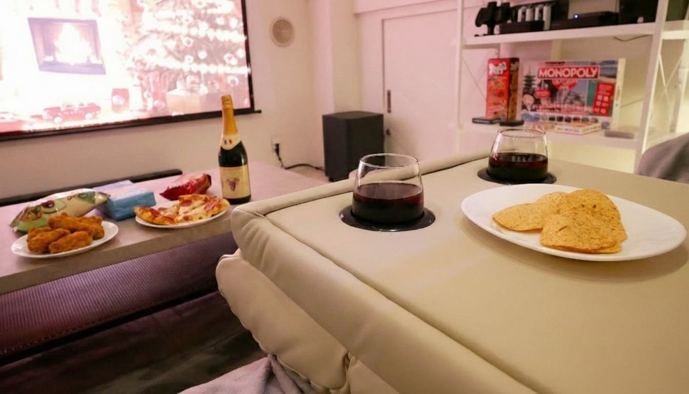 映像と音。映画館級プロジェクターのプライベートシアタールーム｜当日予約可｜アニメや映画鑑賞・デート・推し活・スポーツ観戦・TCGの写真3