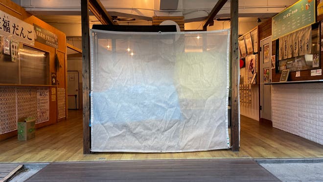 鎌倉大仏前のお土産屋のデッキの写真3