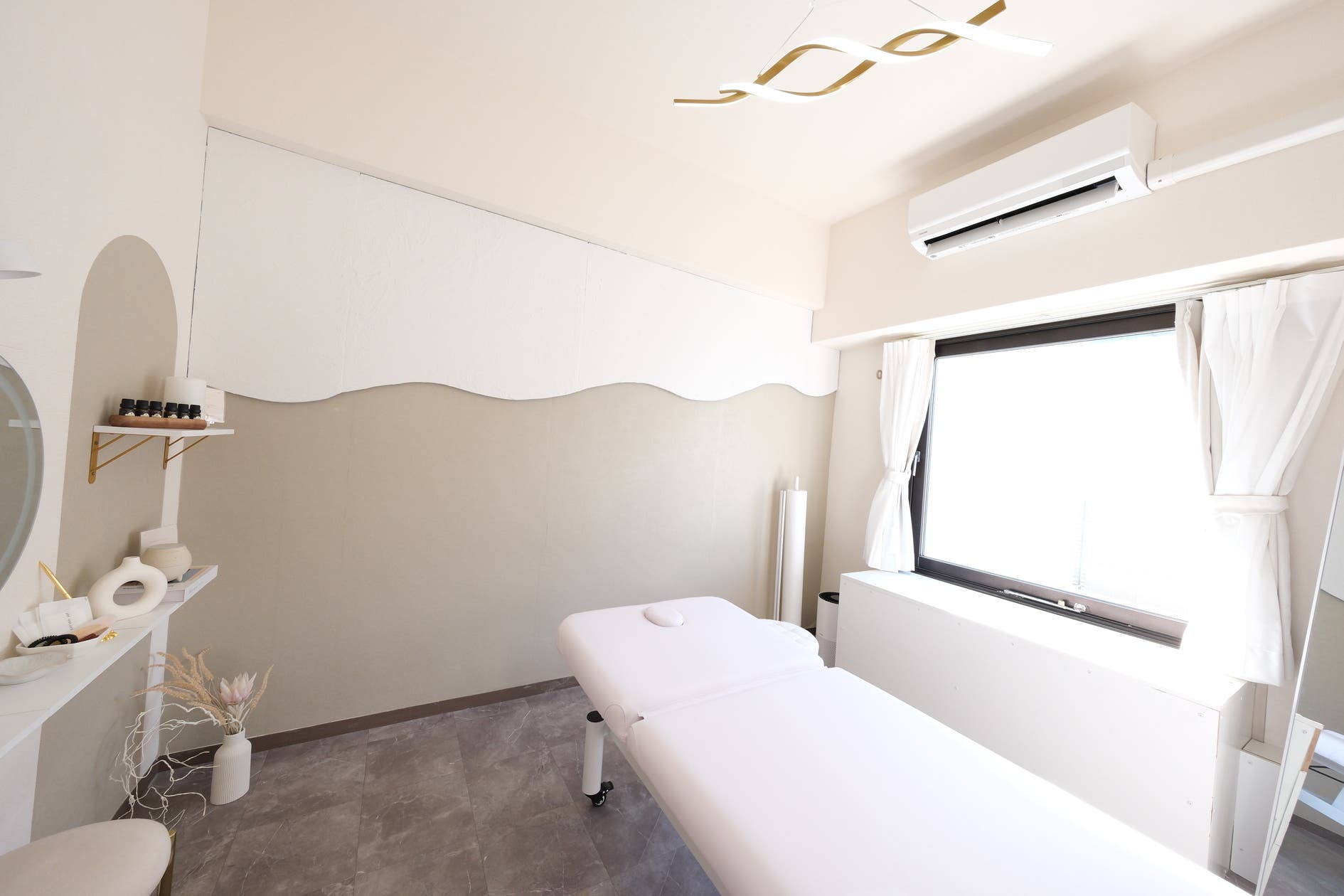 《OPENセール中🎉》【五反田徒歩2分】完全個室レンタルサロン✨エステ・整体・ネイル・撮影｜見学受付中｜備品充実｜調光ライトの写真1