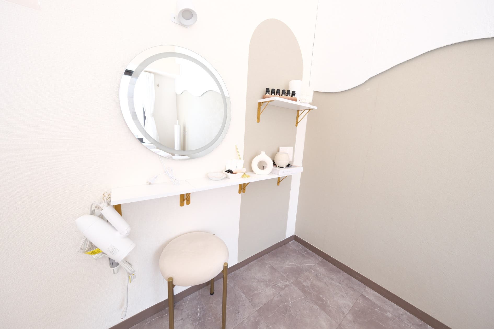 《OPENセール中🎉》【五反田徒歩2分】完全個室レンタルサロン✨エステ・整体・ネイル・撮影｜見学受付中｜備品充実｜調光ライトの写真2