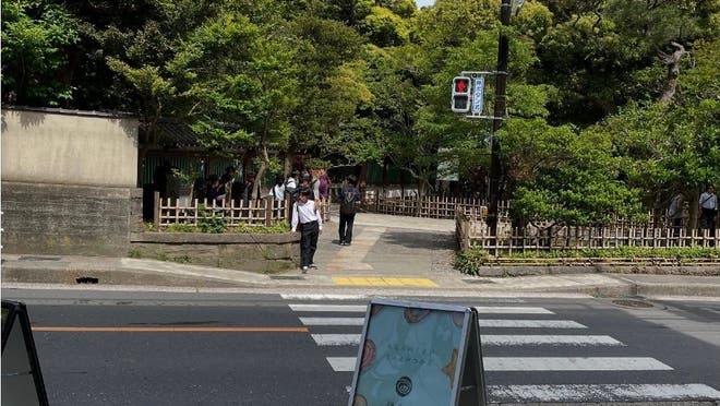 鎌倉大仏前のお土産屋のデッキの写真4