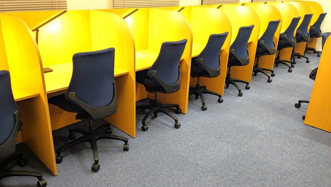 アクセス抜群!「岡山駅」徒歩3分!★24時間利用可の自習室★Wi-Fi完備!ゾーンに入れる👆全席ブースタイプ席!静かな作業に!の写真1