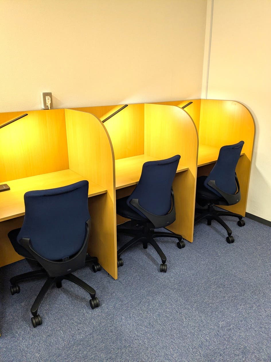 アクセス抜群！「岡山駅」徒歩3分！★24時間利用可の自習室★Wi-Fi完備！ゾーンに入れる👆全席ブースタイプ席！静かな作業に！の写真2