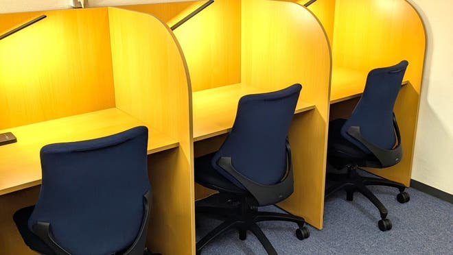 アクセス抜群!「岡山駅」徒歩3分!★24時間利用可の自習室★Wi-Fi完備!ゾーンに入れる👆全席ブースタイプ席!静かな作業に!の写真2