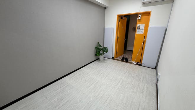 【毎日消毒駅近人気】06ダンススタジオなど フリースペース ヨガやストレッチ 机を置いて面接などの写真2