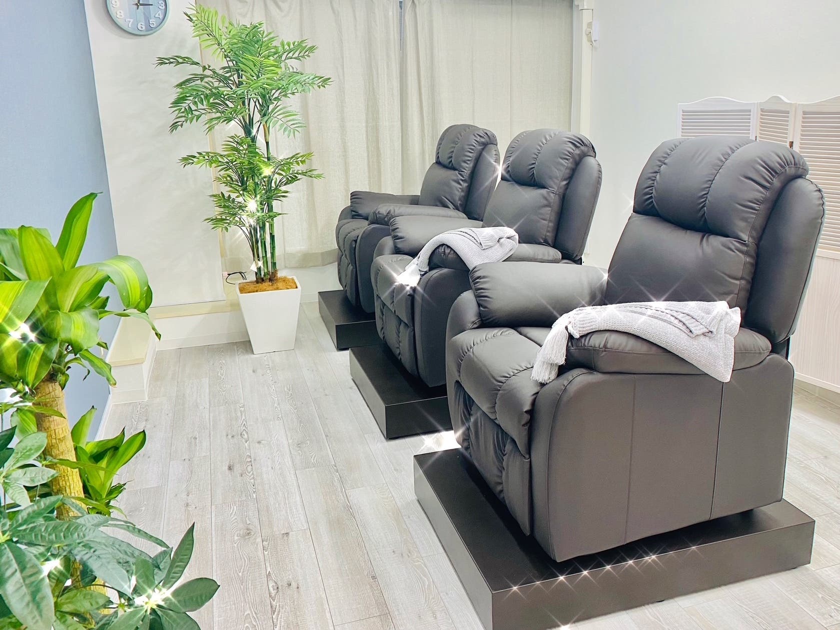 新宿小滝橋通り沿い！30分～使用OK！【美容所許可済】アイリスト専用シェアサロン★電動リクライニングシート完備の写真1