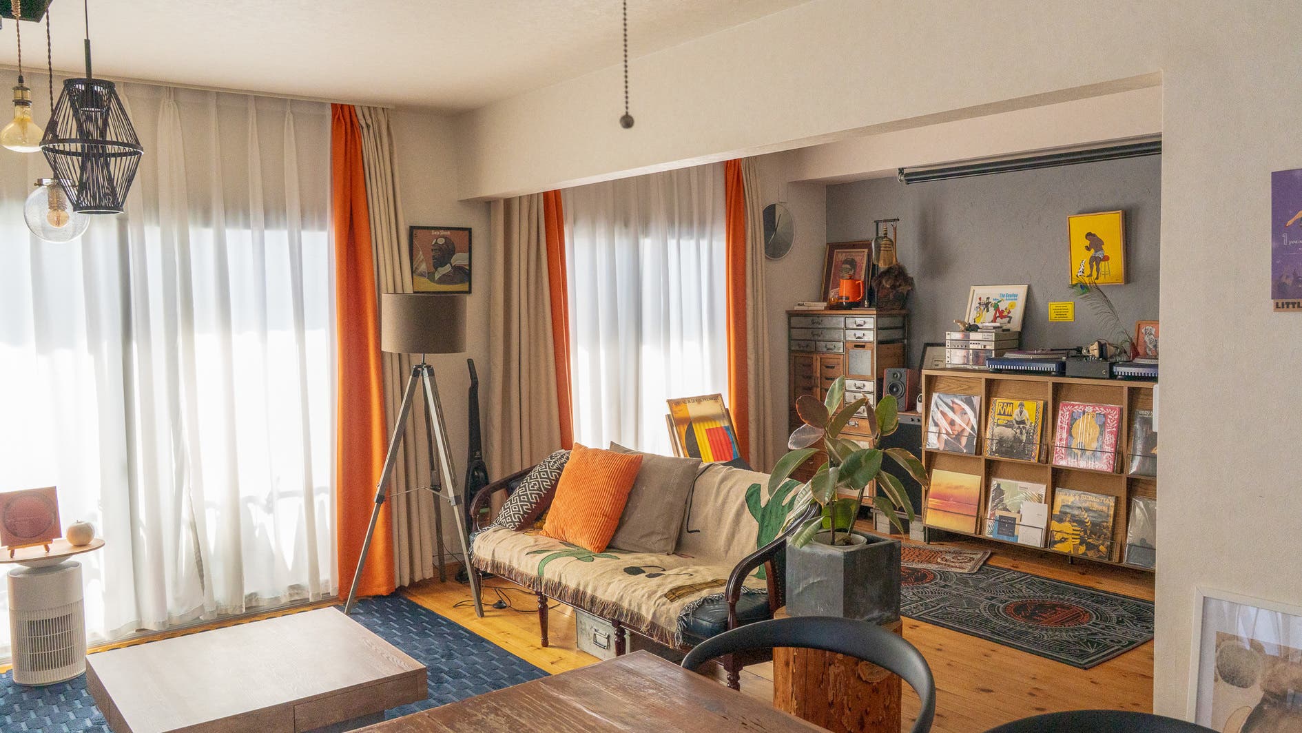 編集者が暮らす、20.5畳リビング撮影向けハウススタジオ。小型犬OK。246沿い・駐車場ありの写真1