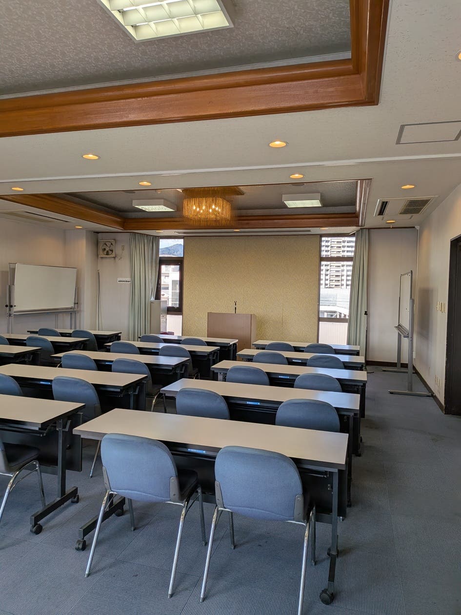 JR石山駅・京阪唐橋駅から徒歩圏内の瀬田川の自然と歴史を満喫できる落ち着いた環境の会議室の写真2