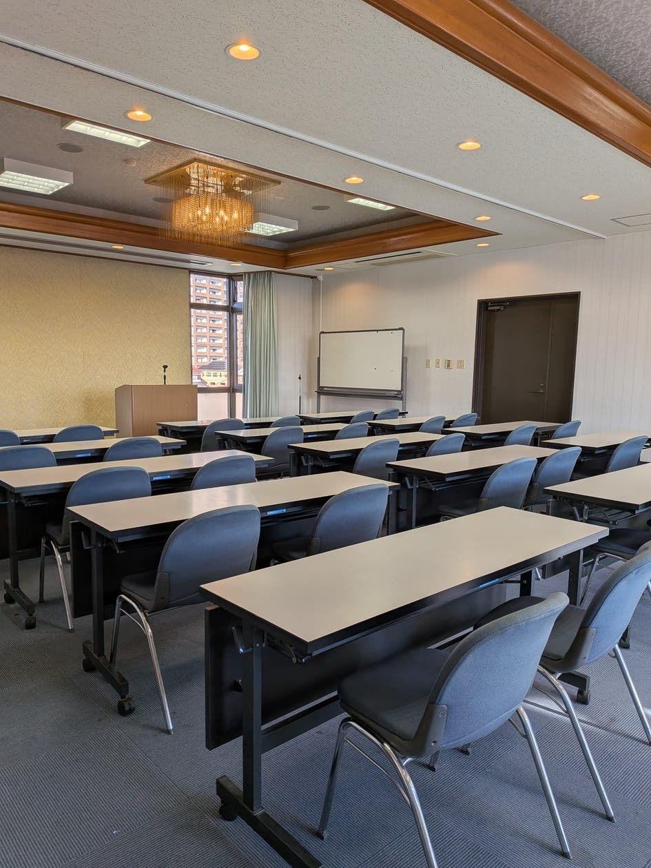 JR石山駅・京阪唐橋駅から徒歩圏内の瀬田川の自然と歴史を満喫できる落ち着いた環境の会議室の写真1