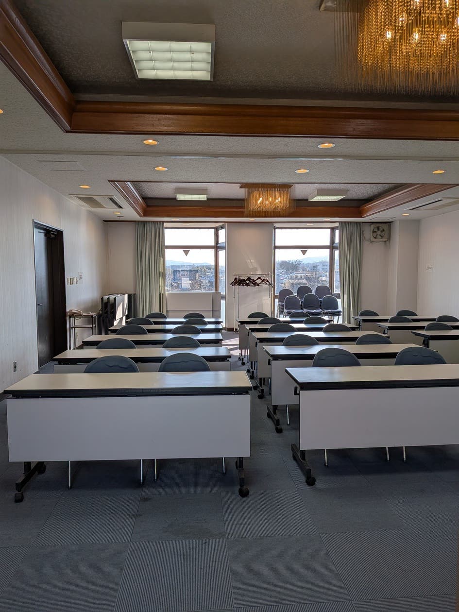 JR石山駅・京阪唐橋駅から徒歩圏内の瀬田川の自然と歴史を満喫できる落ち着いた環境の会議室の写真3