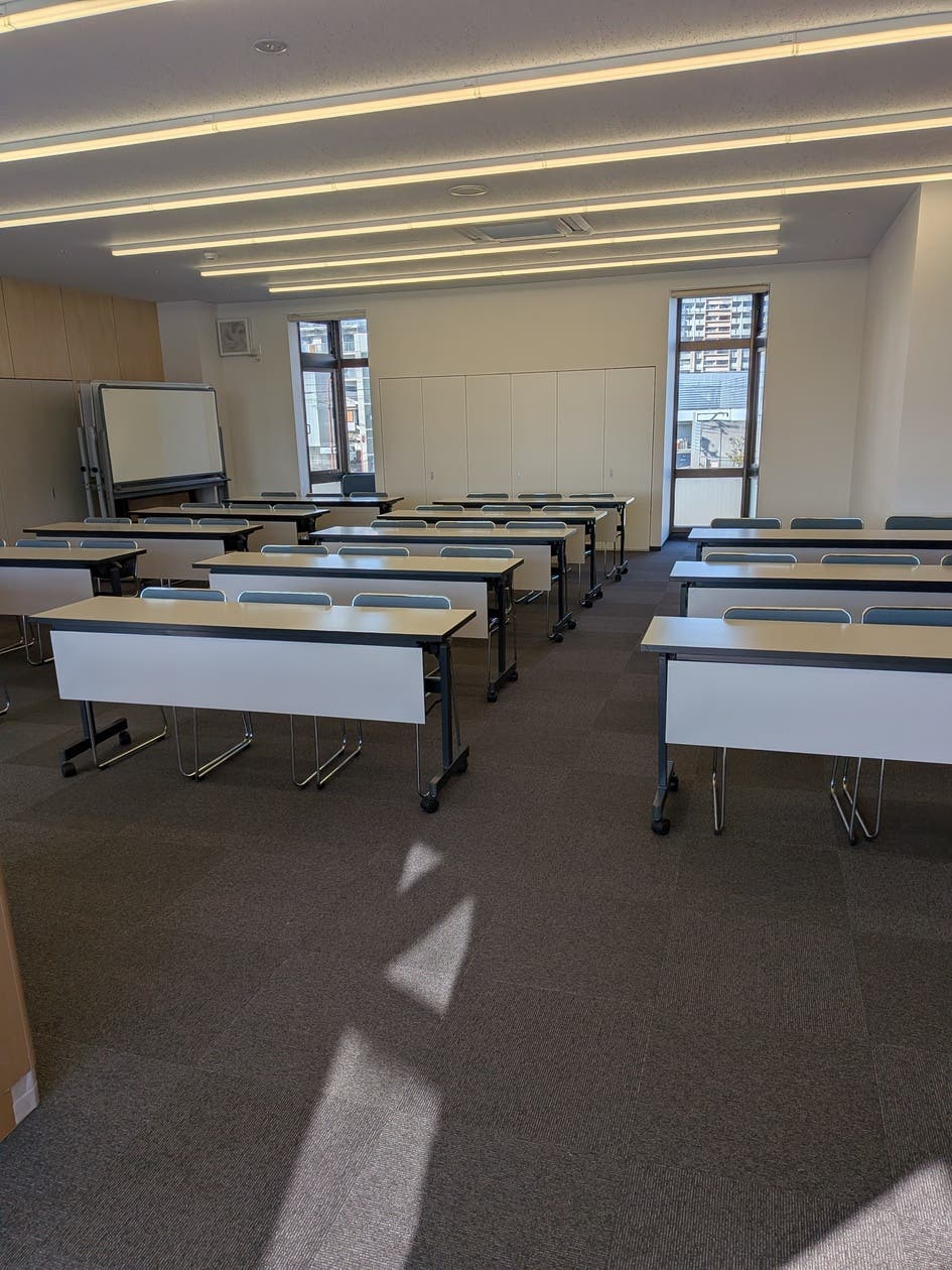 JR石山駅・京阪唐橋駅から徒歩圏内の瀬田川の自然と歴史を満喫できる落ち着いた環境の会議室の写真2