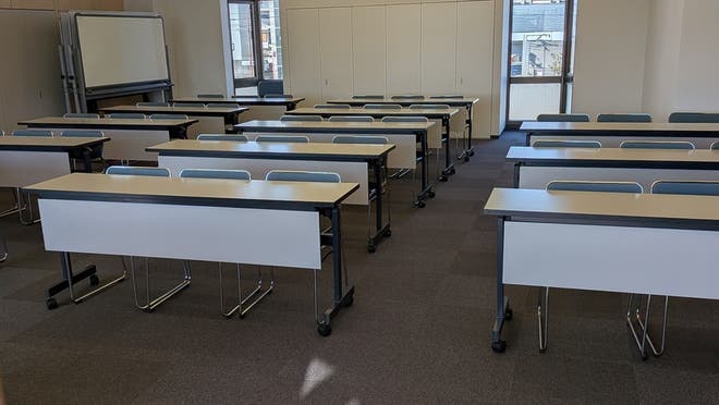 JR石山駅・京阪唐橋駅から徒歩圏内の瀬田川の自然と歴史を満喫できる落ち着いた環境の会議室の写真2