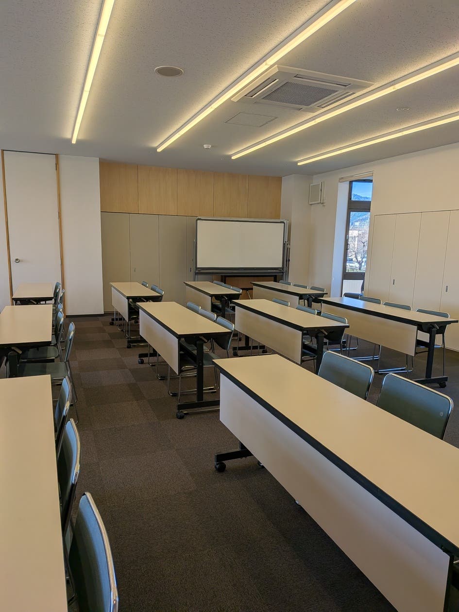 JR石山駅・京阪唐橋駅から徒歩圏内の瀬田川の自然と歴史を満喫できる落ち着いた環境の会議室の写真4