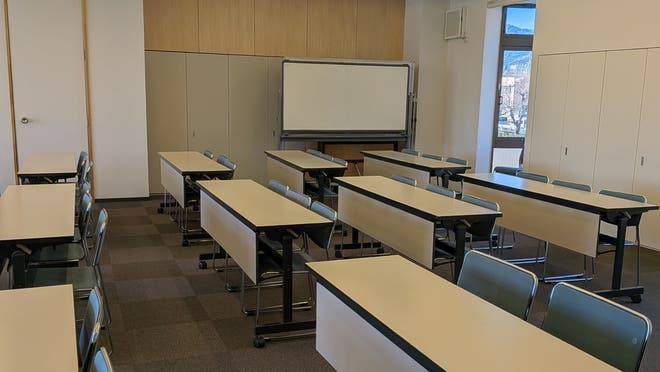 JR石山駅・京阪唐橋駅から徒歩圏内の瀬田川の自然と歴史を満喫できる落ち着いた環境の会議室の写真4