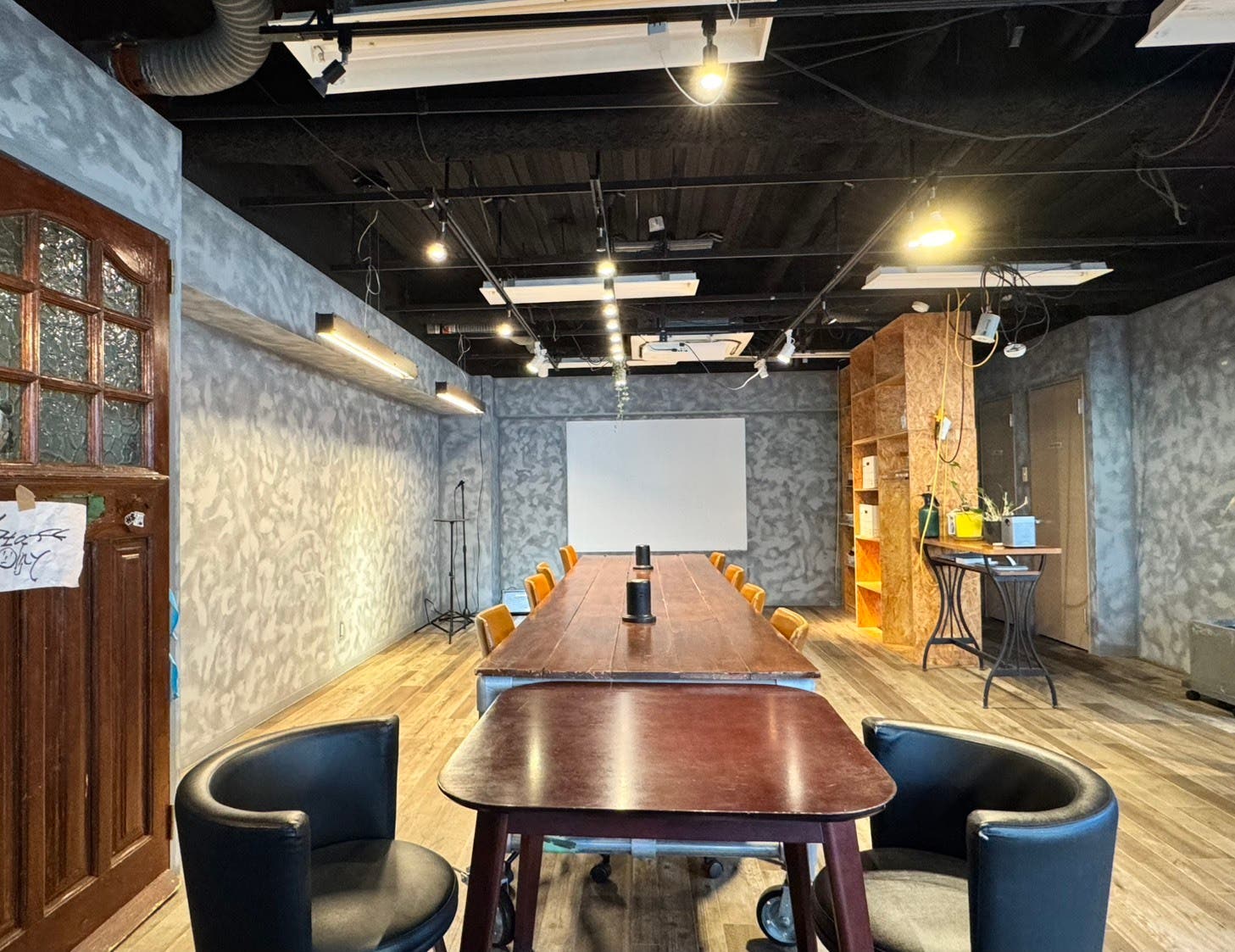 Wi-Fi・プロジェクター完備｜少人数会議・面接に最適な会議室の写真3