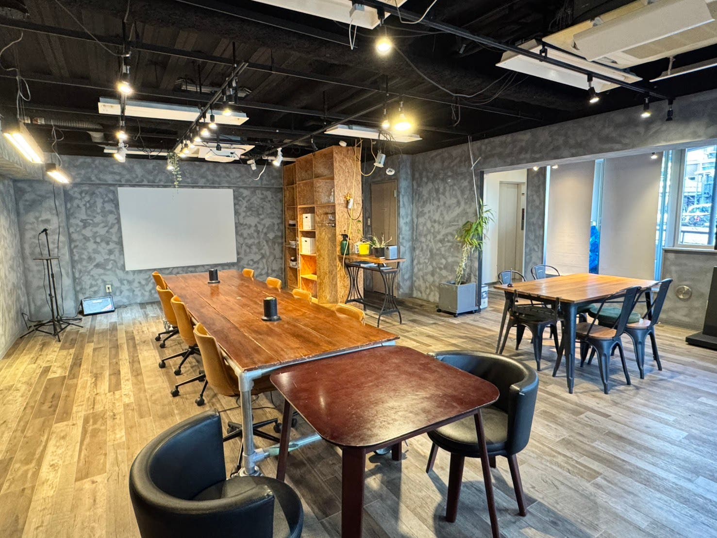 Wi-Fi・プロジェクター完備｜少人数会議・面接に最適な会議室の写真4