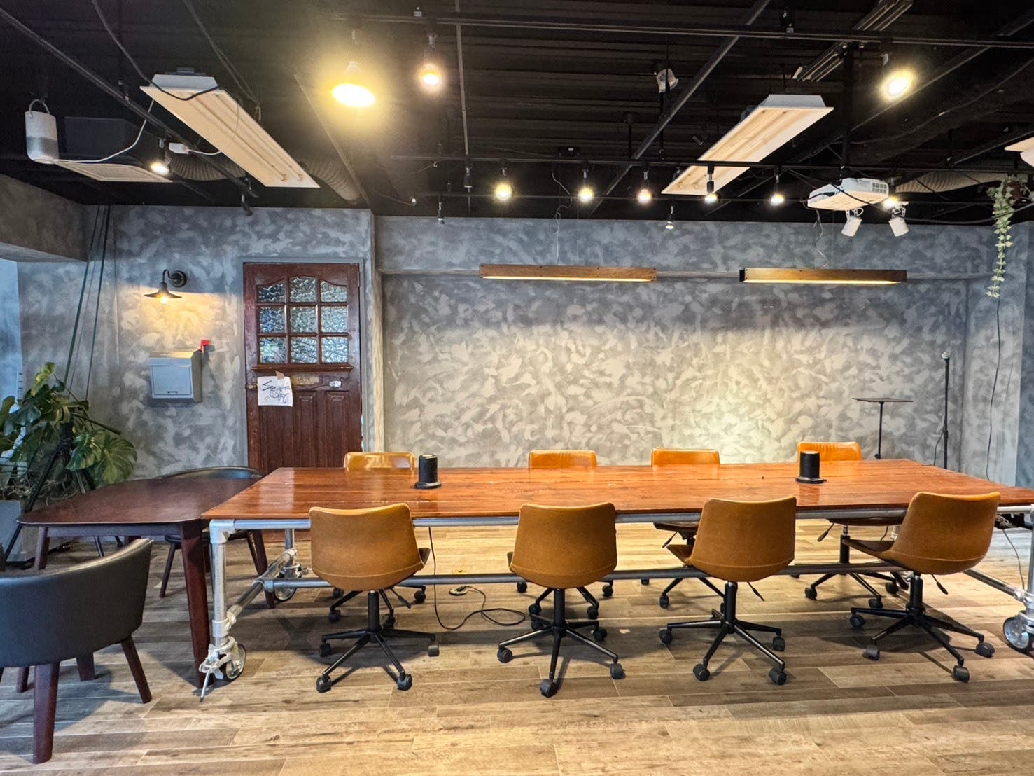 Wi-Fi・プロジェクター完備｜少人数会議・面接に最適な会議室の写真7